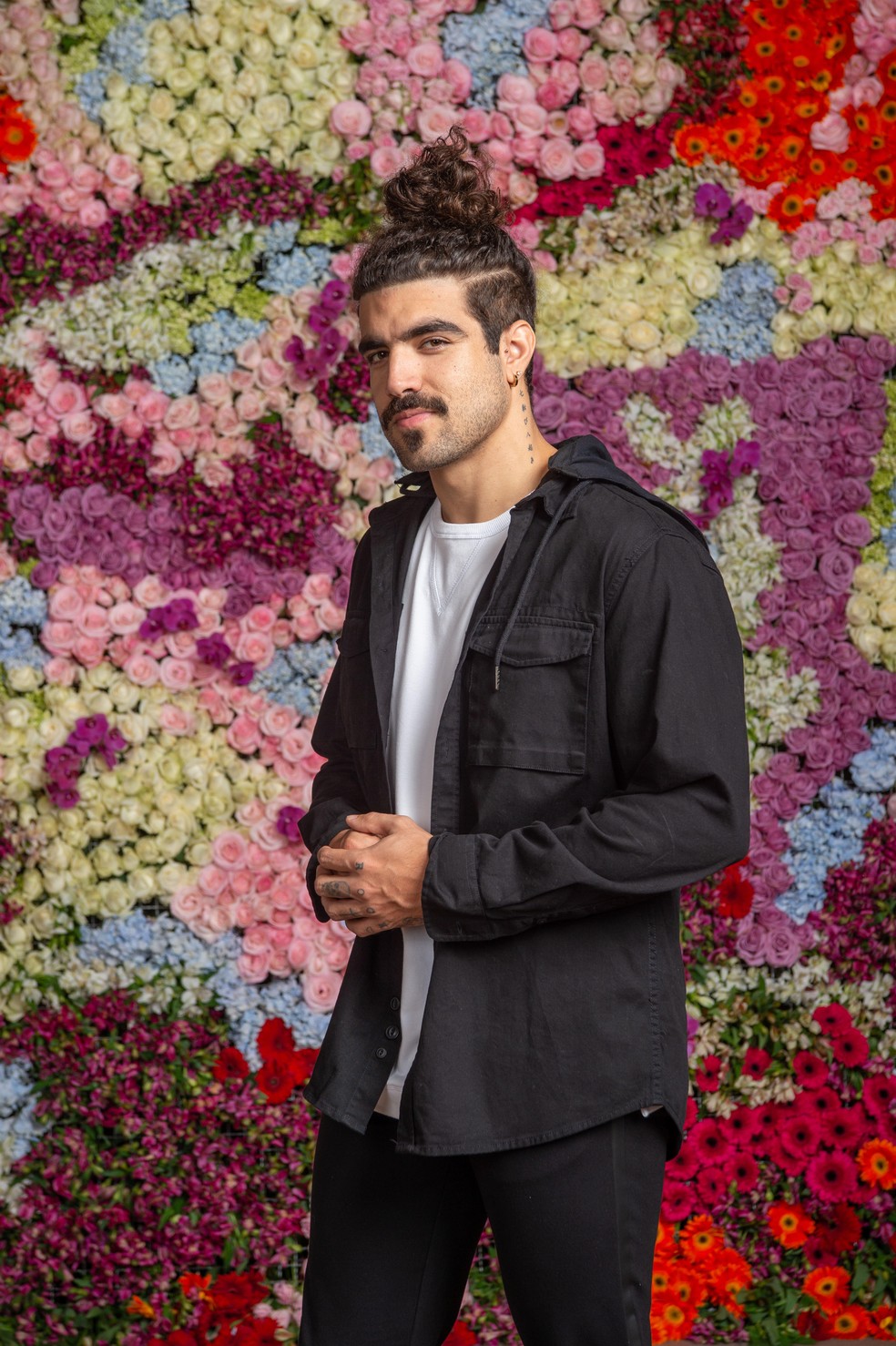 Caio Castro processa influencer após críticas e é detonado: 'Toma ...