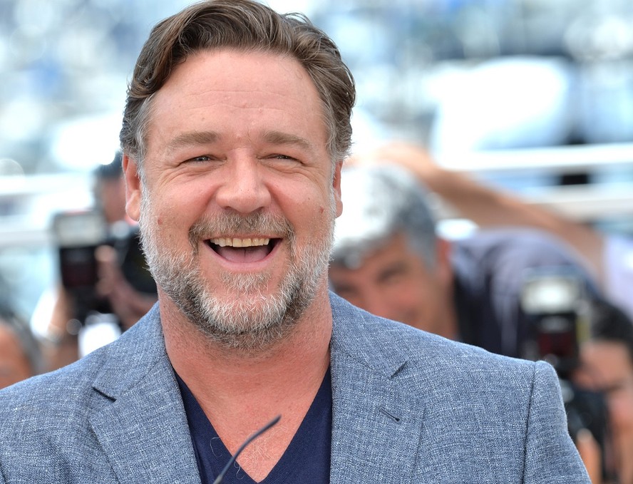 Russell Crowe surge irreconhecível em foto; veja