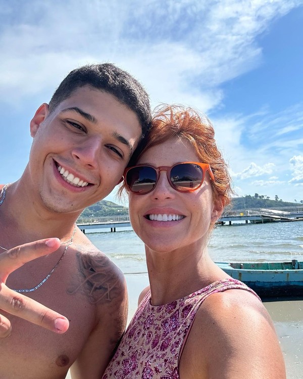 Priscila Sol diz que mãe não aceita seu namoro com jovem 18 anos mais novo