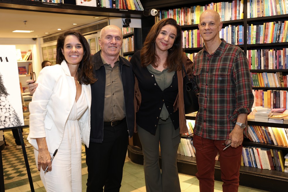 Clara Buarque, Regina Casé e mais personalidades conferem lançamento de ...