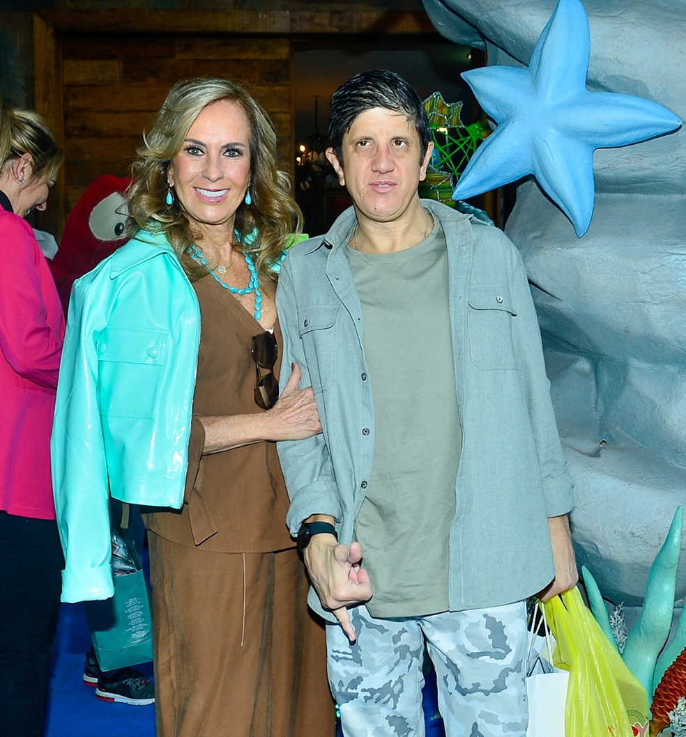 Helô Pinheiro reflete ao dançar com filho: 'Não posso prometer estar ...