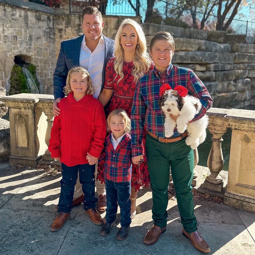 Influenciadora desabafa sobre morte de filho de 3 anos: 'Despedaçados'