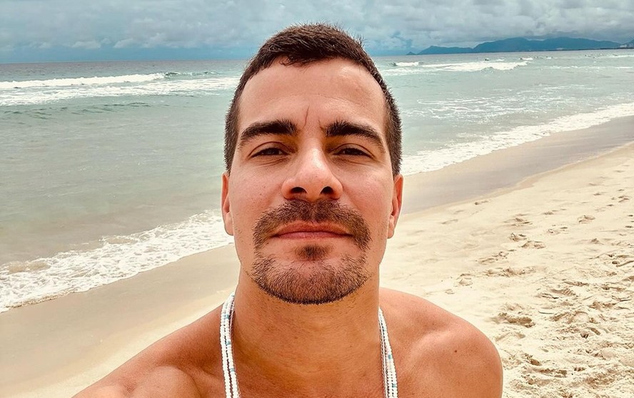 Thiago Martins exibe 'tanquinho' e adianta detalhes de novo personagem