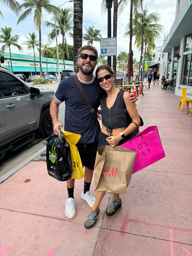 Eike Duarte faz pedido de casamento em viagem a Miami: 'Tremi muito'