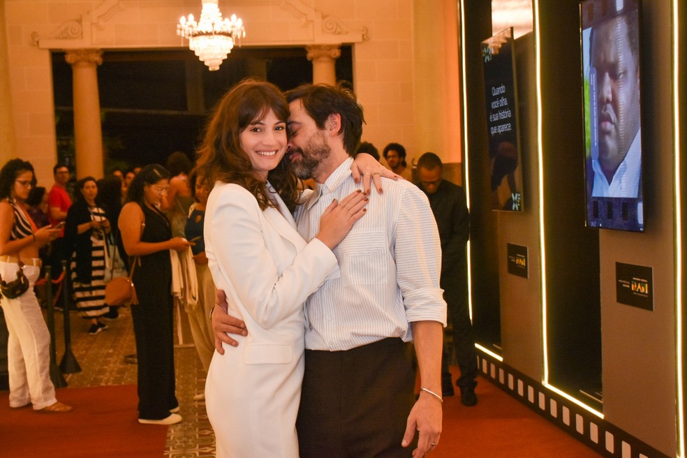 Júlio Andrade agradece esposa após receber homenagem no Cine PE: 'Se ...