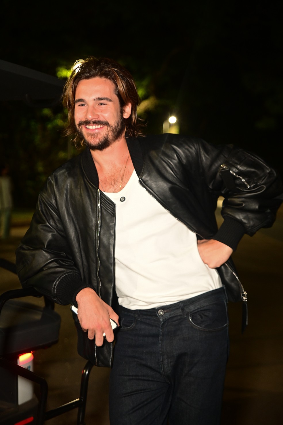 Sorridente, Nicolas Prattes fala sobre gravidez de Sabrina Sato ...