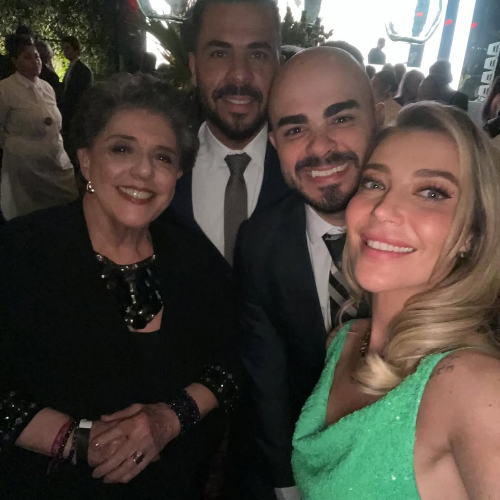 Leda Nagle compartilha fotos inéditas da festa de João Silva em São ...