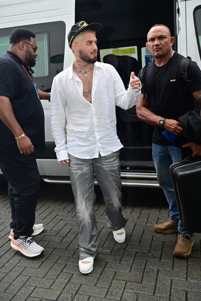 Ana Castela surpreende ao subir ao palco e cantar com Zé Felipe após ...