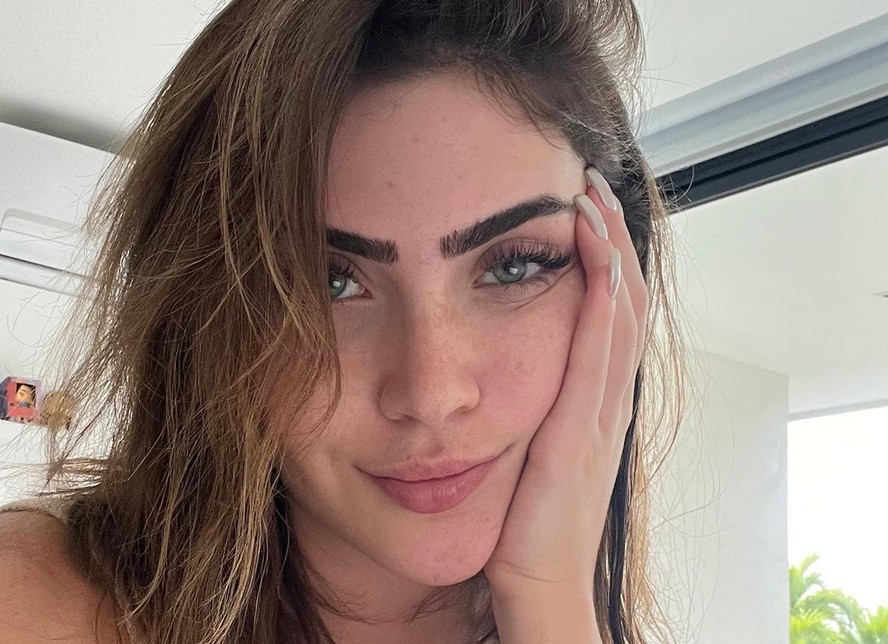 Jade Picon ostenta colar grifado de R$ 22 mil