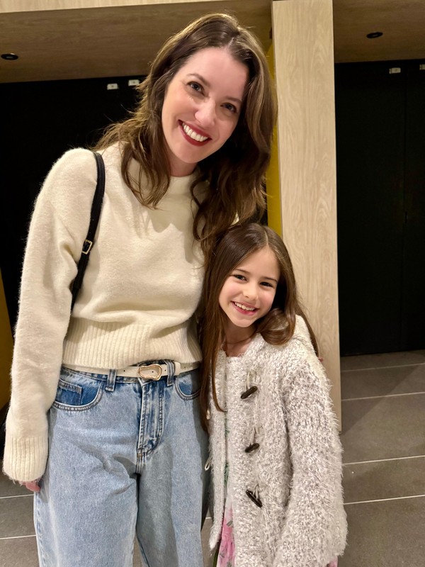 Atriz Mel Summers reencontra Nathalia Dill em peça em SP