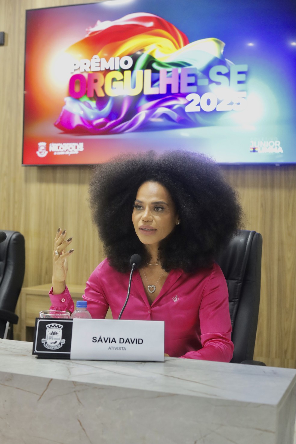 Musa do Carnaval participa de evento em defesa à comunidade LGBT+ no Rio