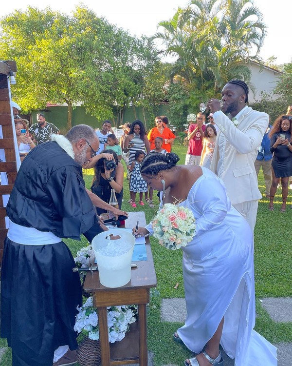 MC Carol se casa com o ator de pornô gay Cosme Santiago; vídeos