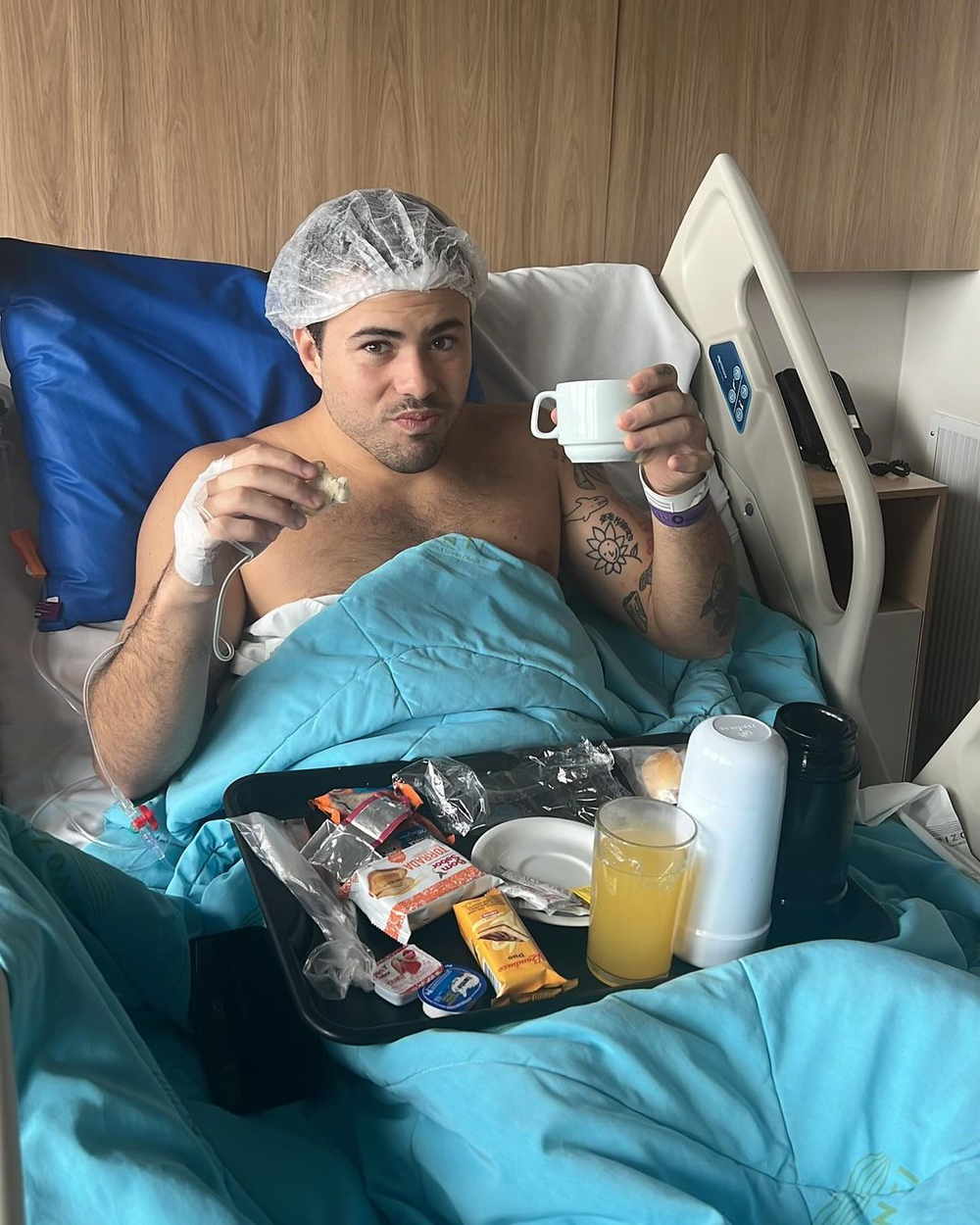 Pedro Calais, vocalista do Lagum, passa por cirurgia no joelho