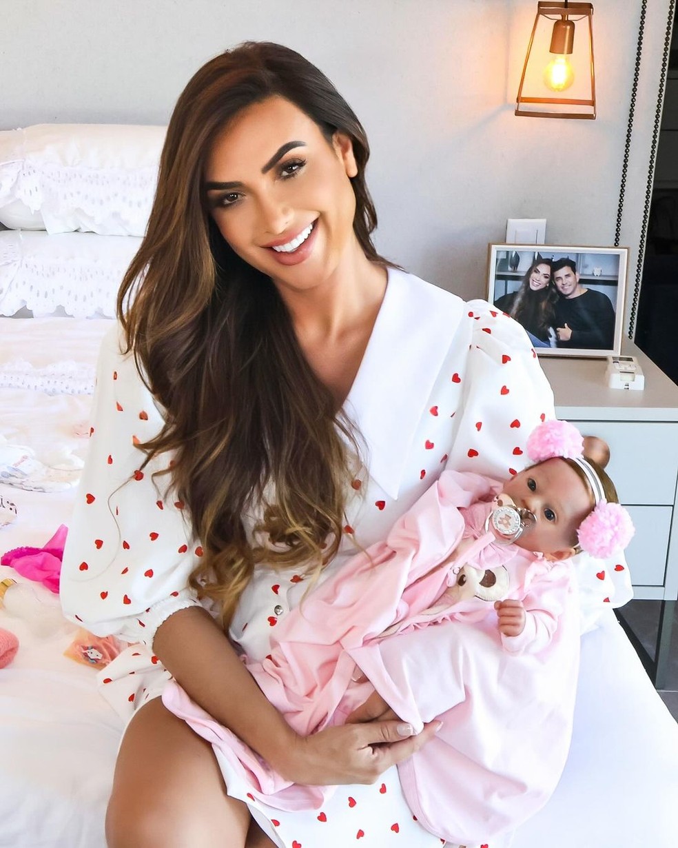 Nicole Bahls mostra suas bonecas realistas: 'Novas bebezinhas'
