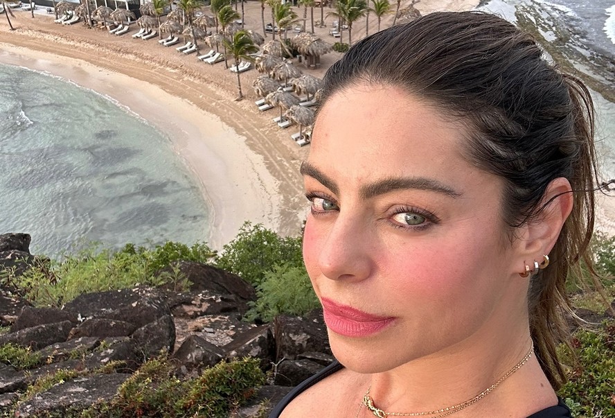 De look 'a vácuo' após treino, Daniella Cicarelli mostra cinturinha; amplie