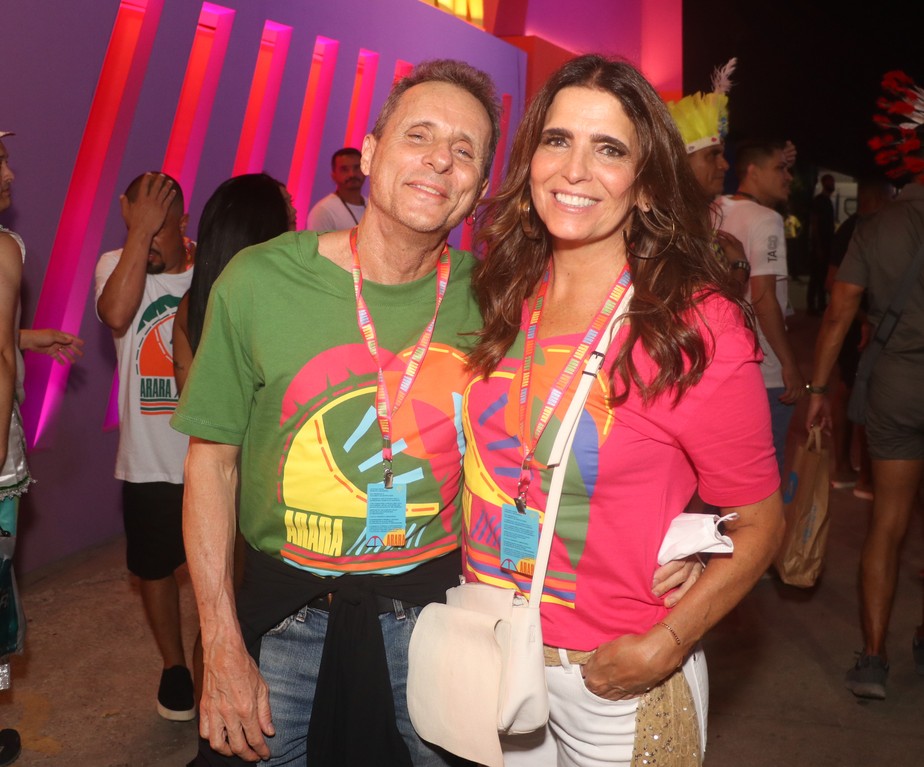Malu Mader e Tony Bellotto caem na folia no Desfile das Campeãs do Rio