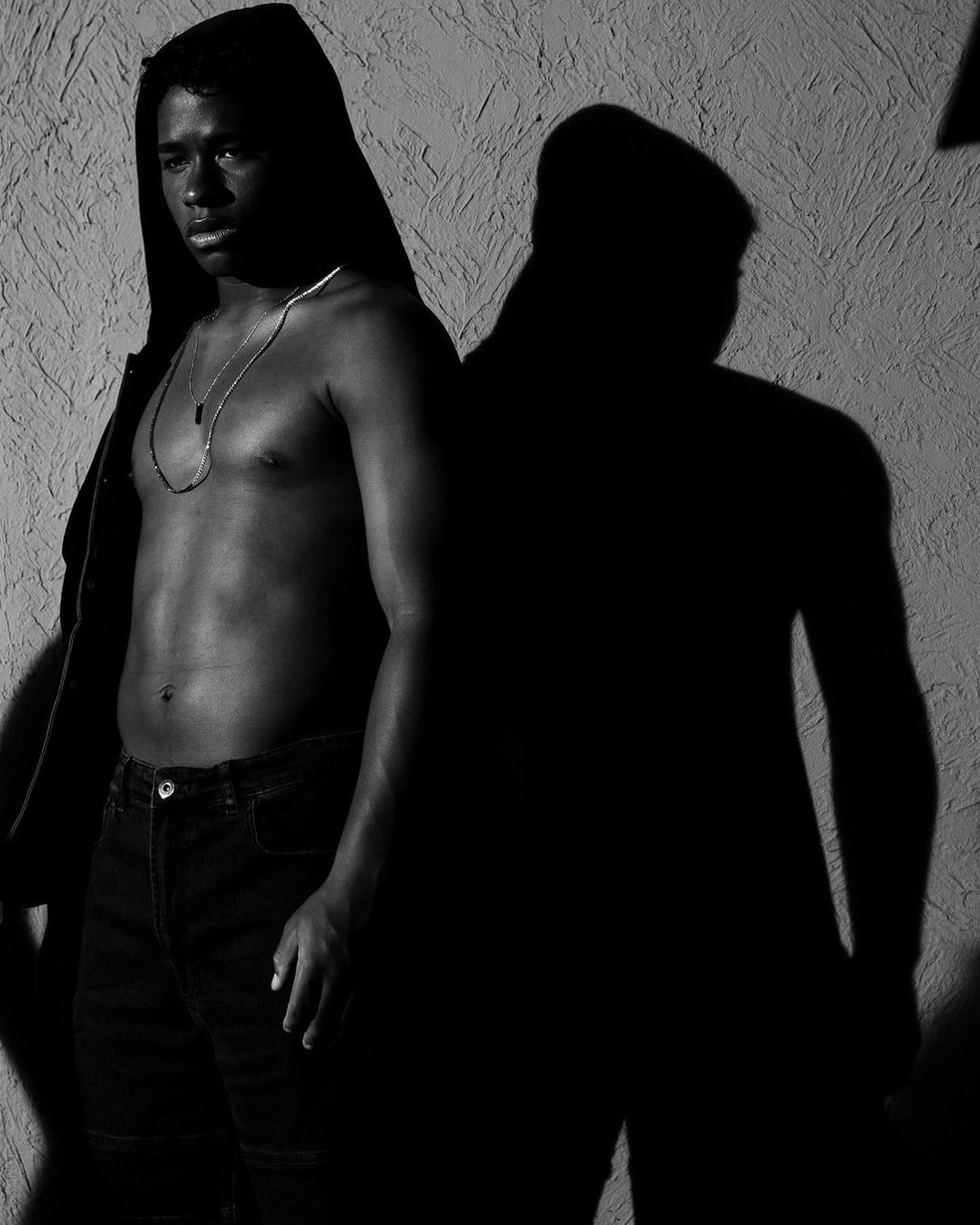 Endrick comemora aniversário de 18 anos e ganha declaração da namorada