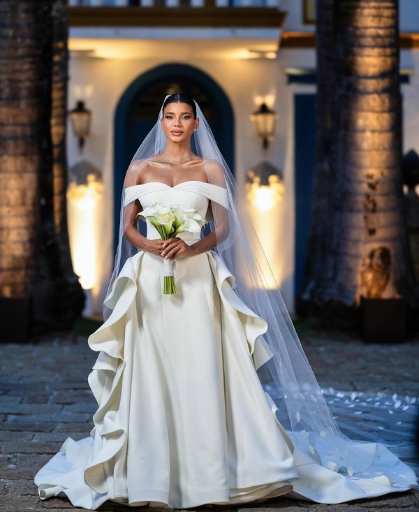 Jakelyne Oliveira mostra como era o segundo vestido em fotos inéditas ...