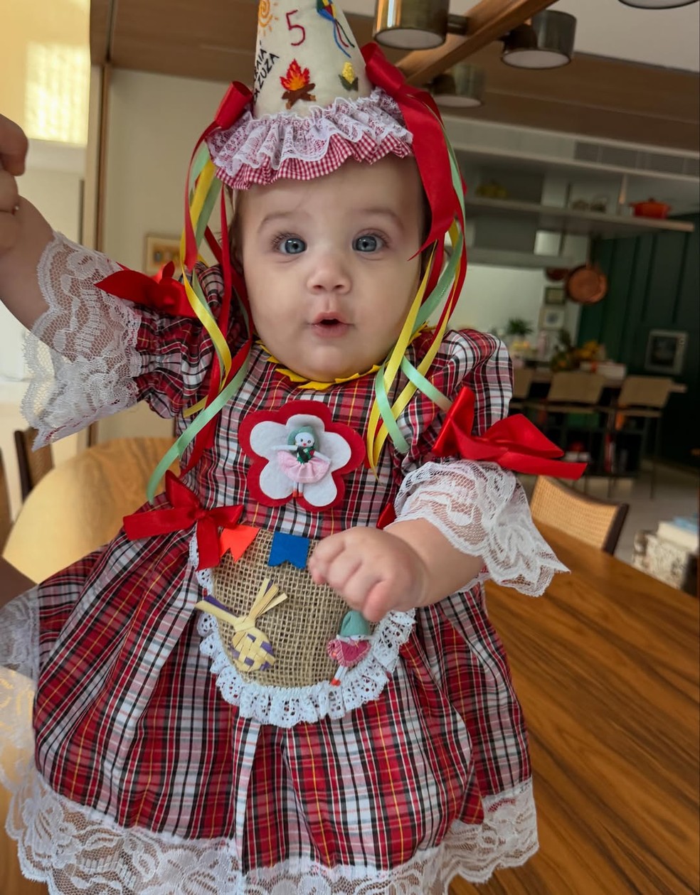 Zuza, filha de Rafa Kalimann e Nattan, encanta ao completar 5 meses com ...