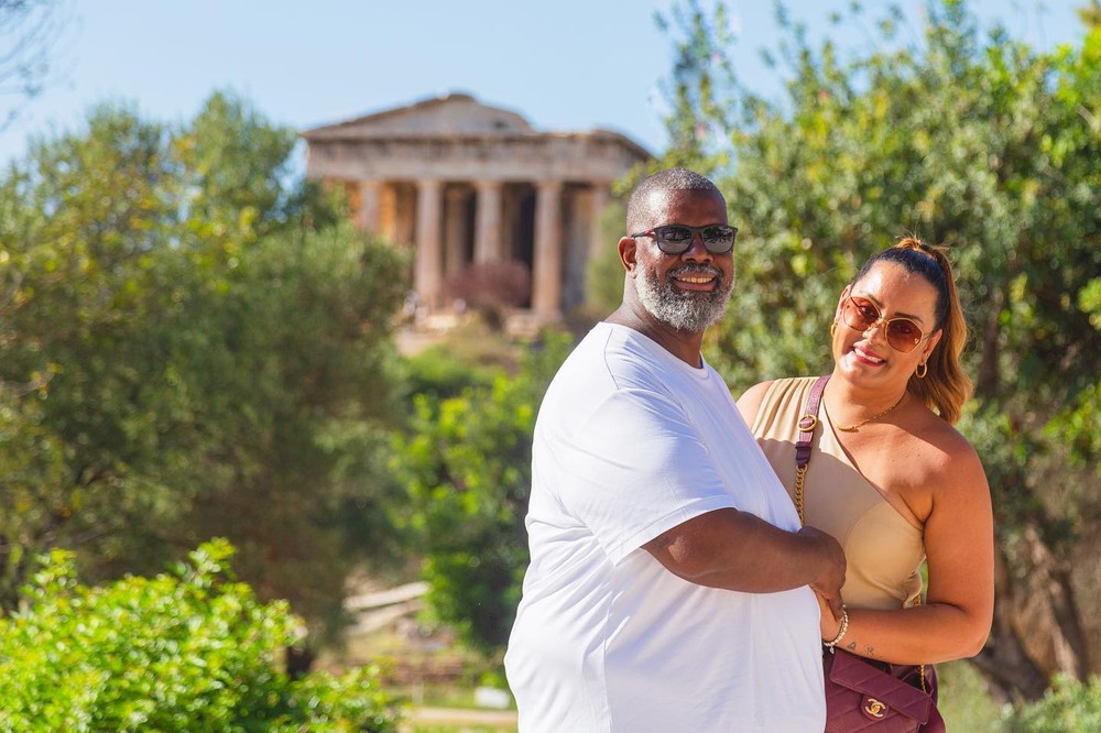 Péricles e a mulher comemoram aniversário de casamento na Grécia