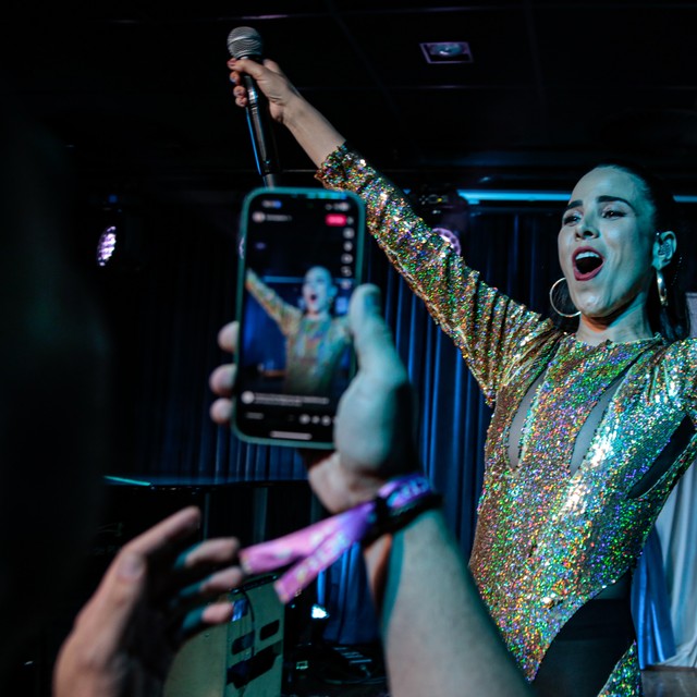 Wanessa Camargo chega com Dado Dolabella para show em camarote da ...