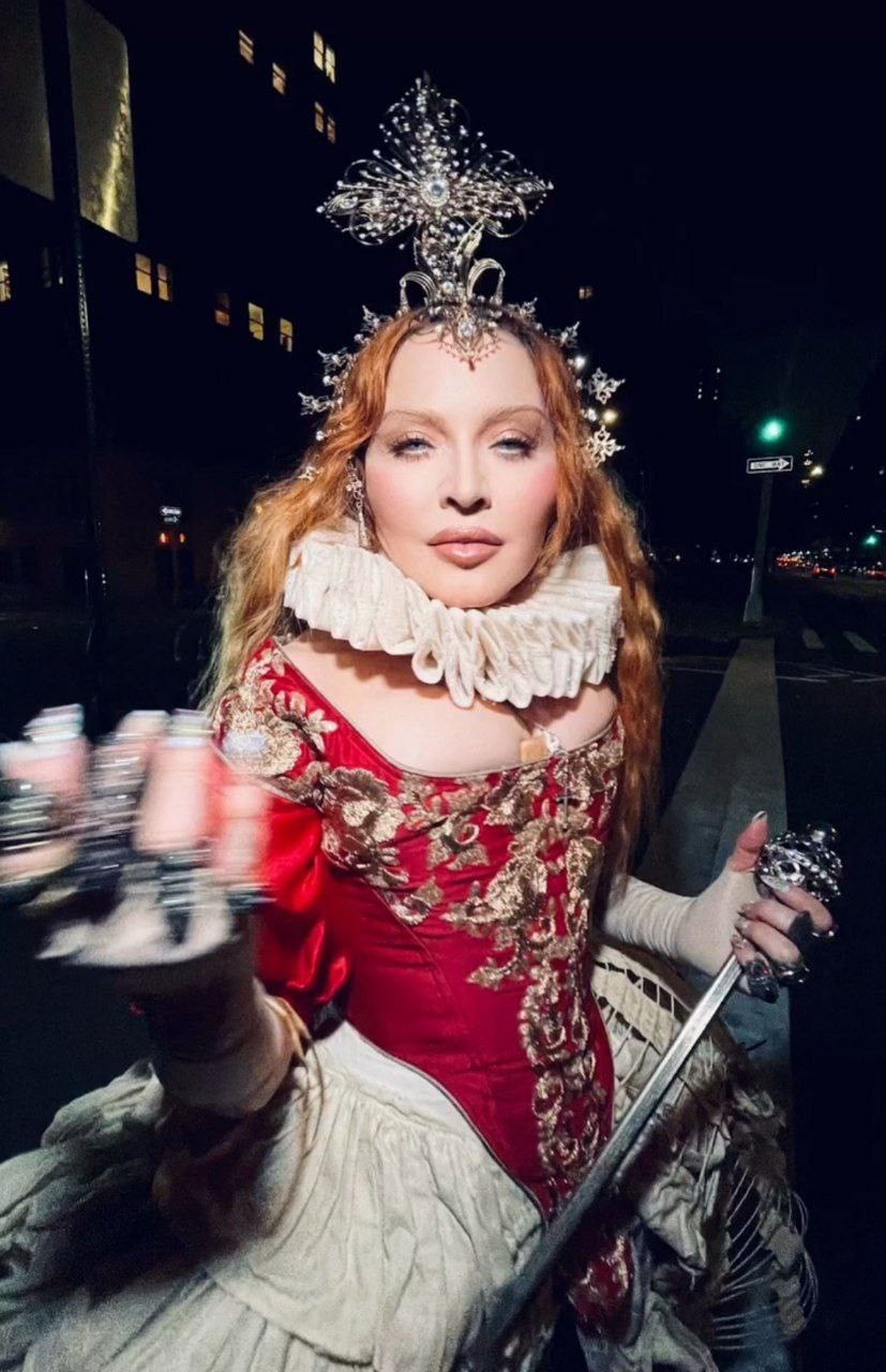 Madonna abre álbum de Halloween com os filhos