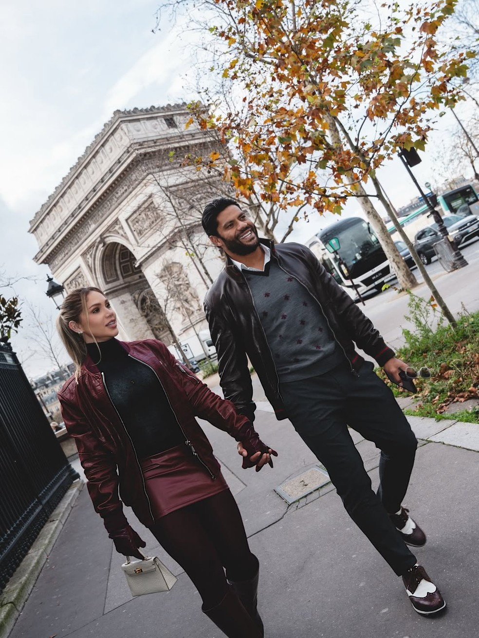 Em clima de romance, Hulk posta ao lado da esposa em Paris: 'Amor ...