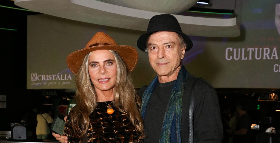 Bruna Lombardi e o marido, Carlos Alberto Riccelli, curtem show juntos ...