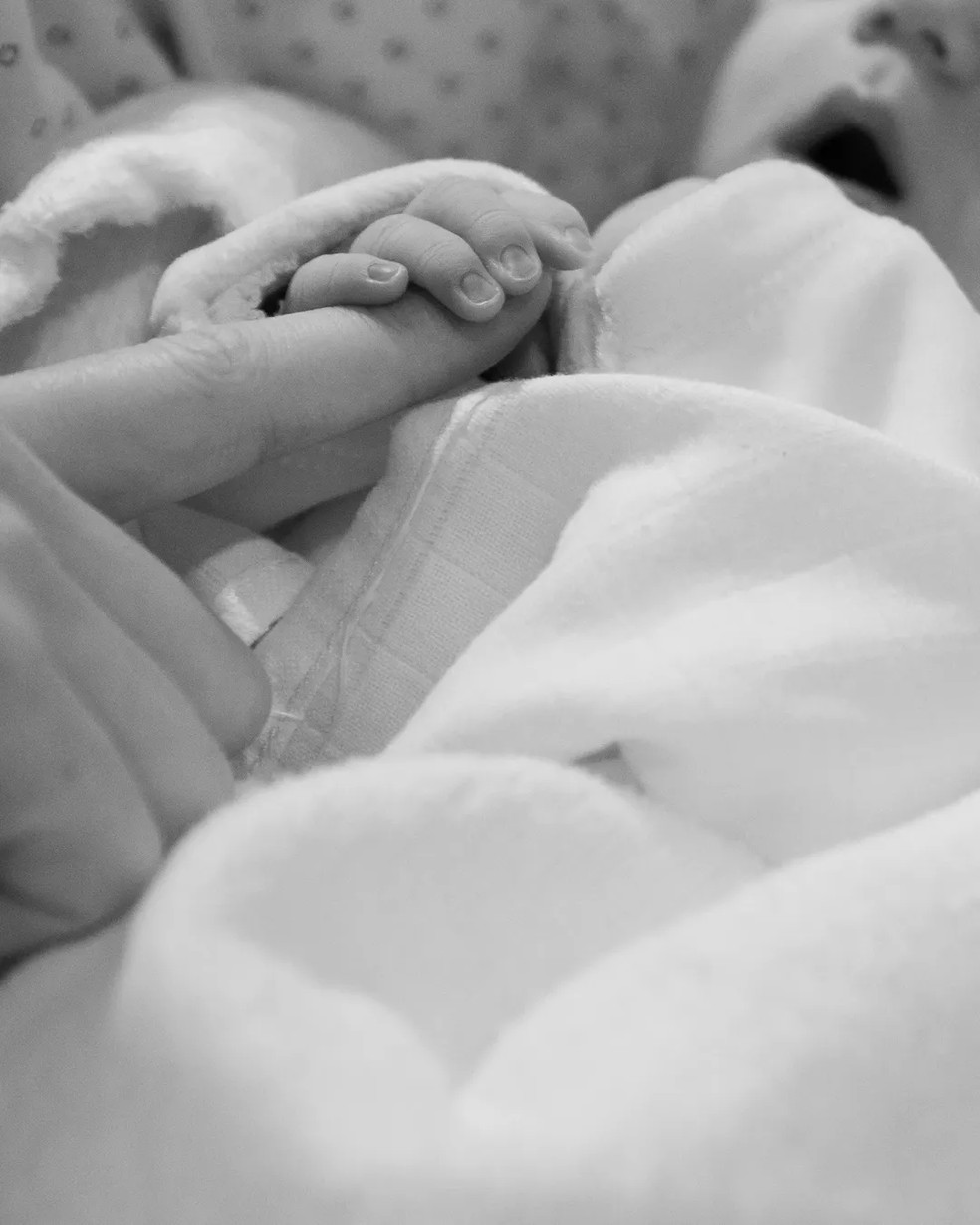 Kelly Piquet dá à luz Lily, sua filha com o piloto de F1 Max Verstappen; fotos