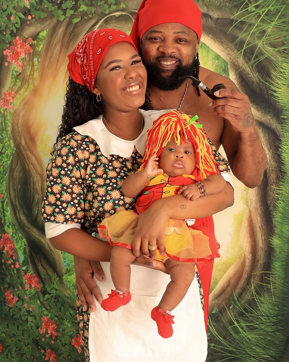 Xande de Pilares e esposa celebram três meses da filha inspirados no ...