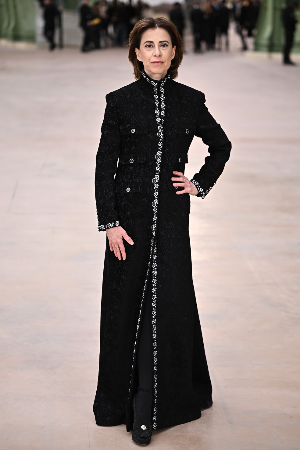 Fernanda Torres vai à Paris Fashion Week e fala do look do Oscar