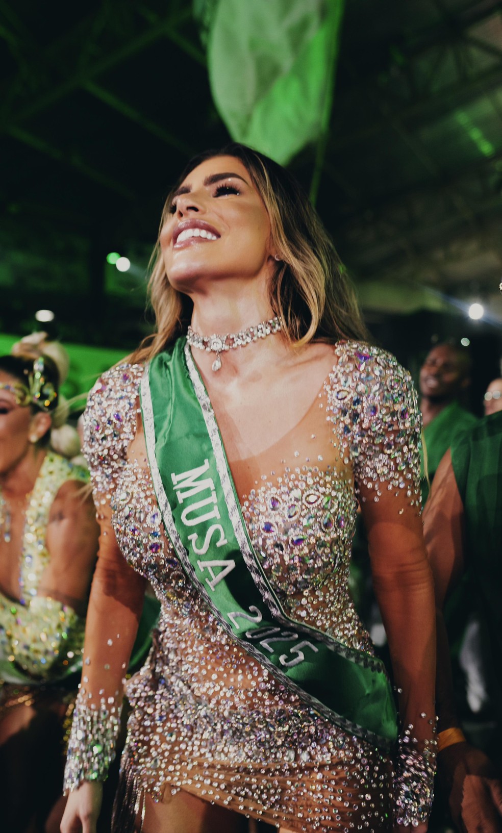 Carnaval 2025: Erika Schneider usa look com 3 mil pedras ao receber ...