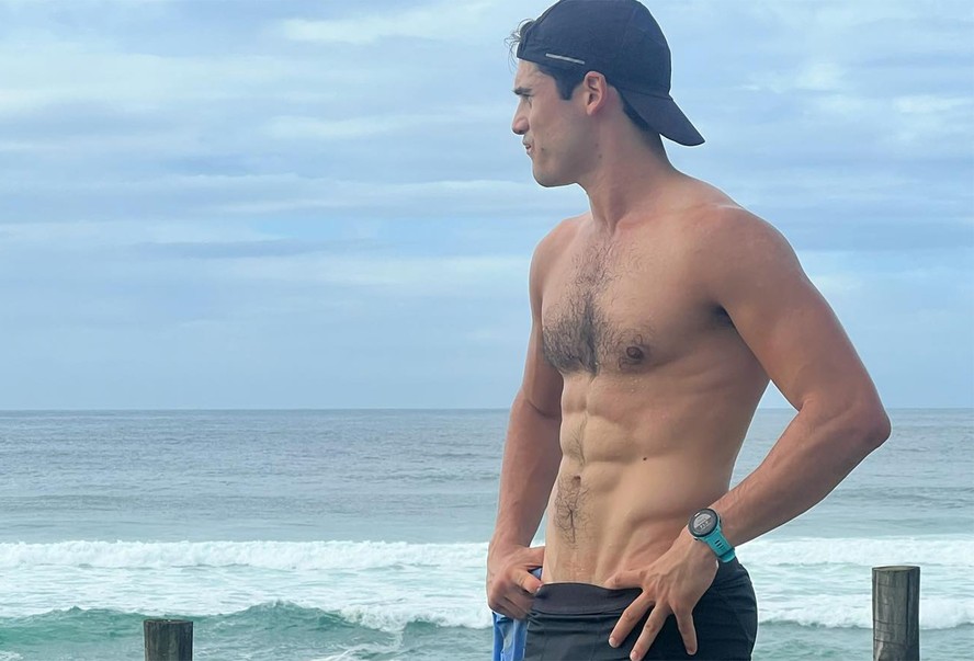 Nicolas Prattes posa de short colado em corrida e web 'dá zoom': 'Vai ...