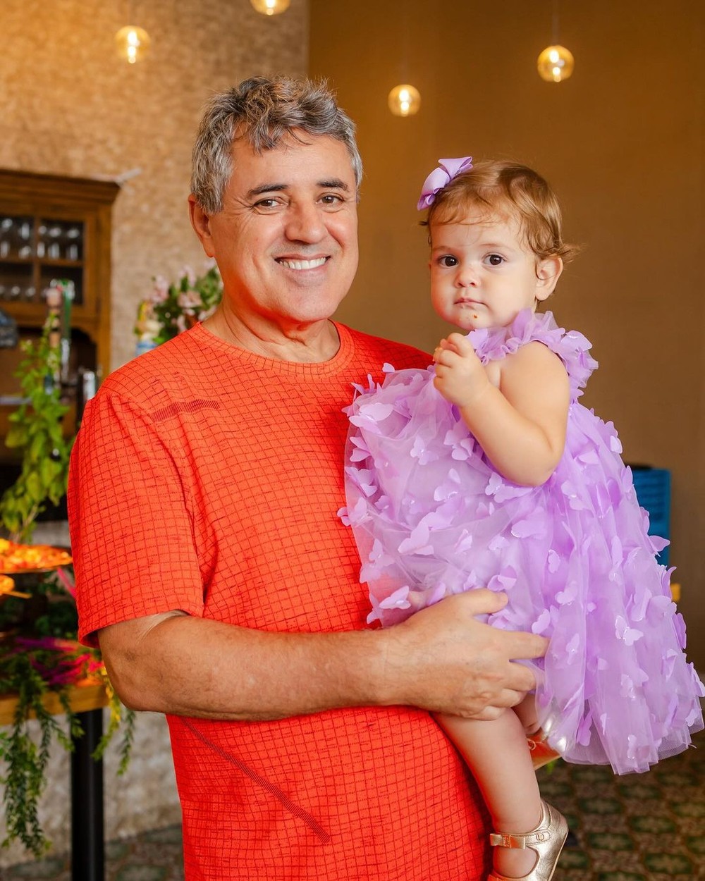 Influencer Flavia Calina anuncia morte do padrasto e comove web: 'Tão ...