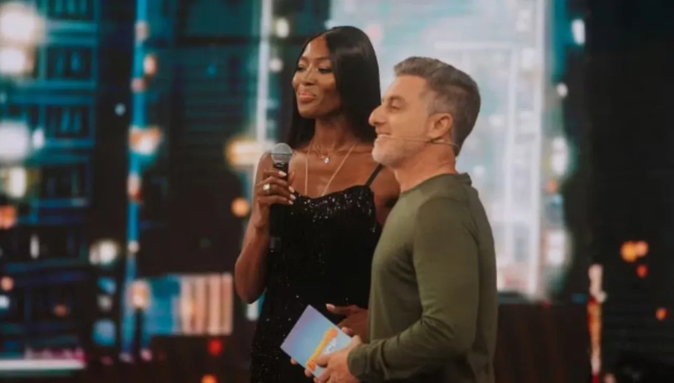 Naomi Campbell agradece amizade de décadas com Luciano Huck: 'Amo e adoro você'