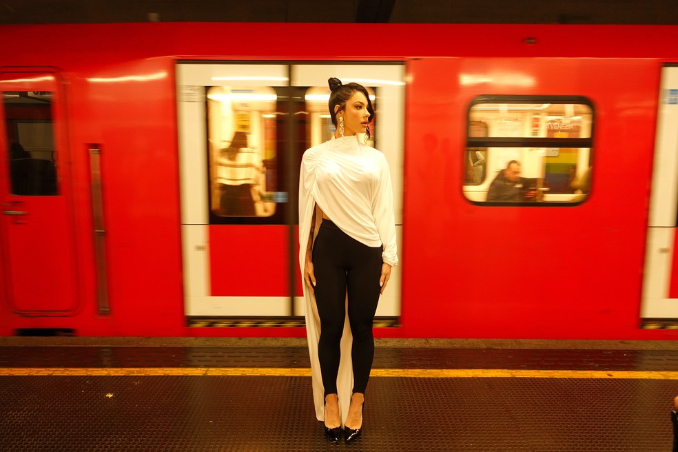 Rayane Figliuzzi estreia na semana de moda de Milão e Belo se derrete ...