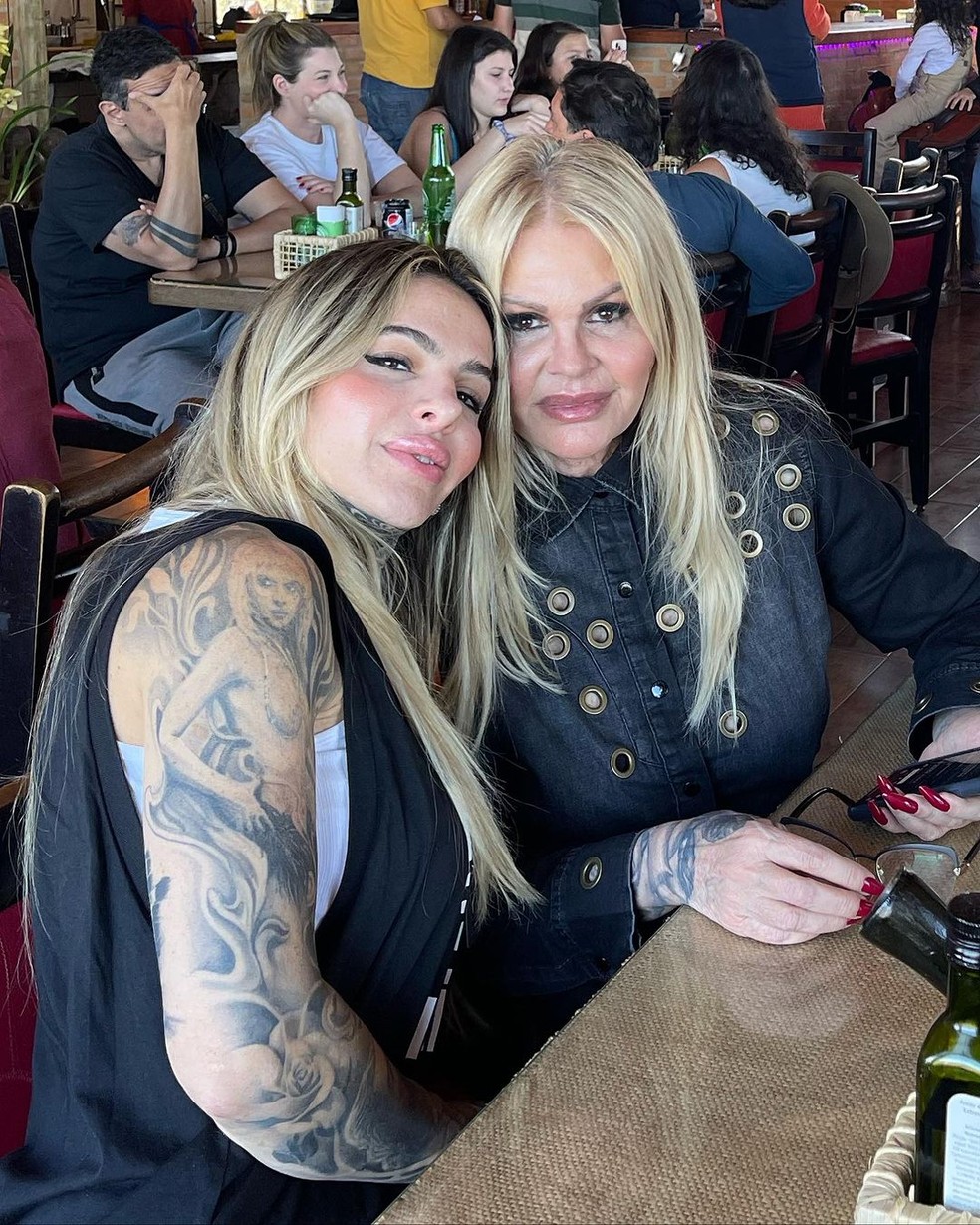 Monique Evans conta como se descobriu bissexual: 'Senti algo estranho'