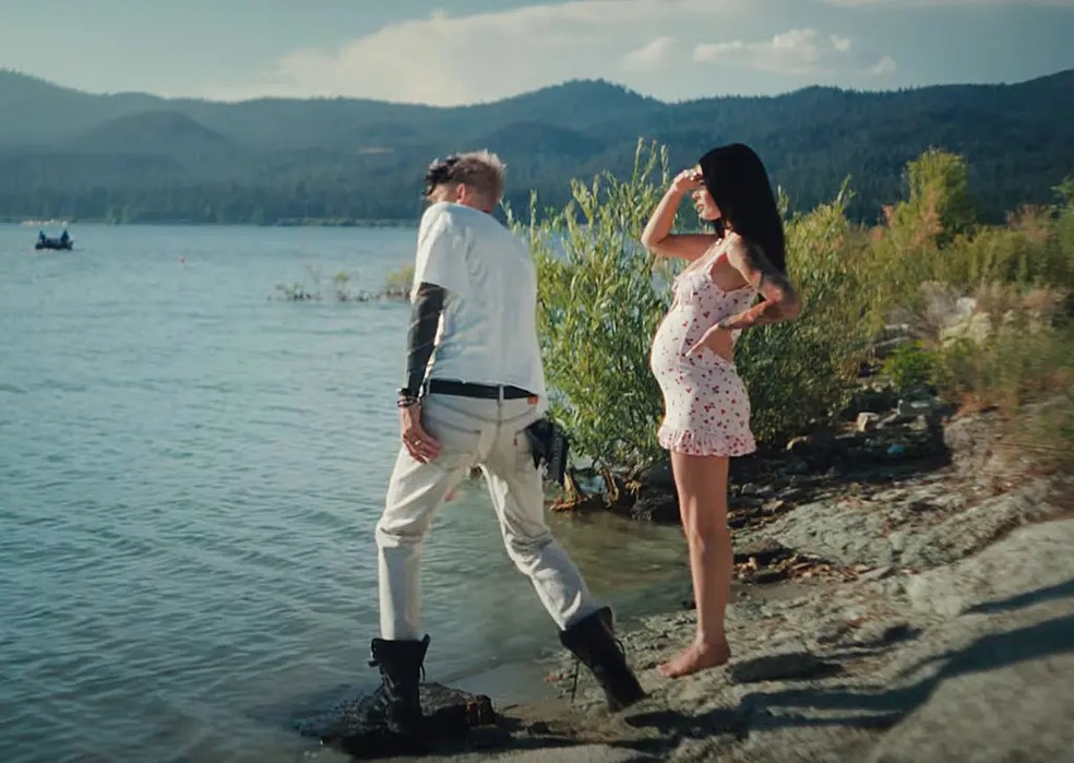 Megan Fox levanta suspeitas de gravidez após videoclipe do namorado