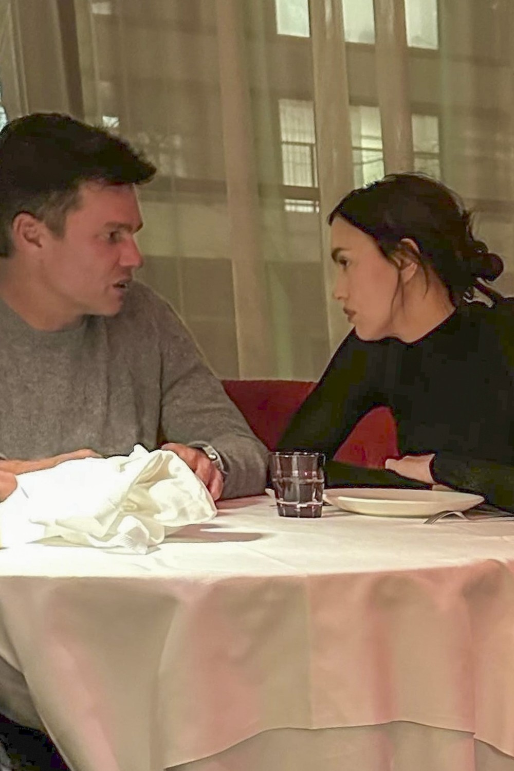 Tom Brady e Irina Shayk jantam juntos em clima de romance; veja foto