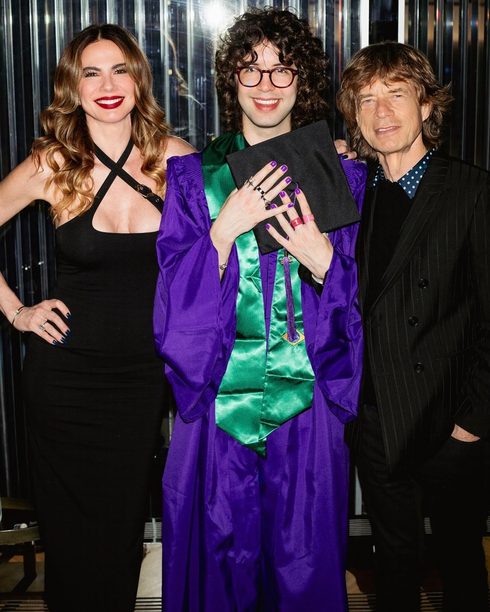 Luciana Gimenez e Mick Jagger vão à formatura de Lucas e ela abre álbum ...