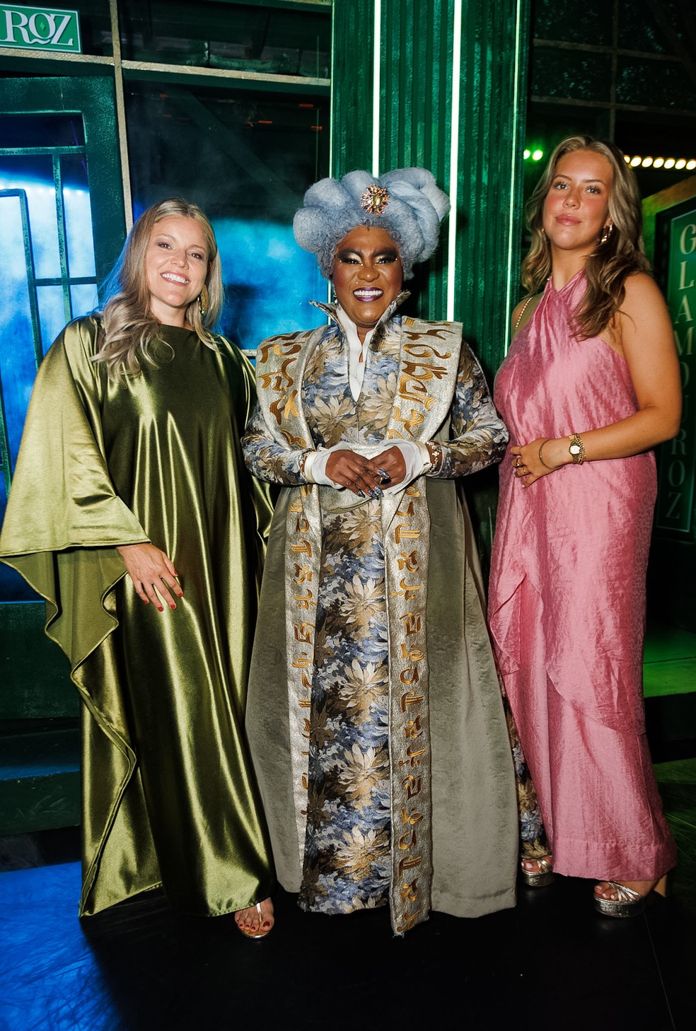 Irmãs? Ex-Rouge Fantine Tho faz aparição raríssima com a filha de 17 anos