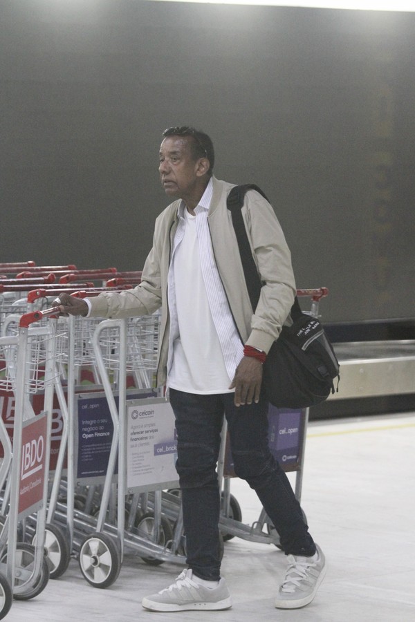 Aos 84 anos, Jorge Ben Jor faz aparição rara e sem óculos escuros; confira