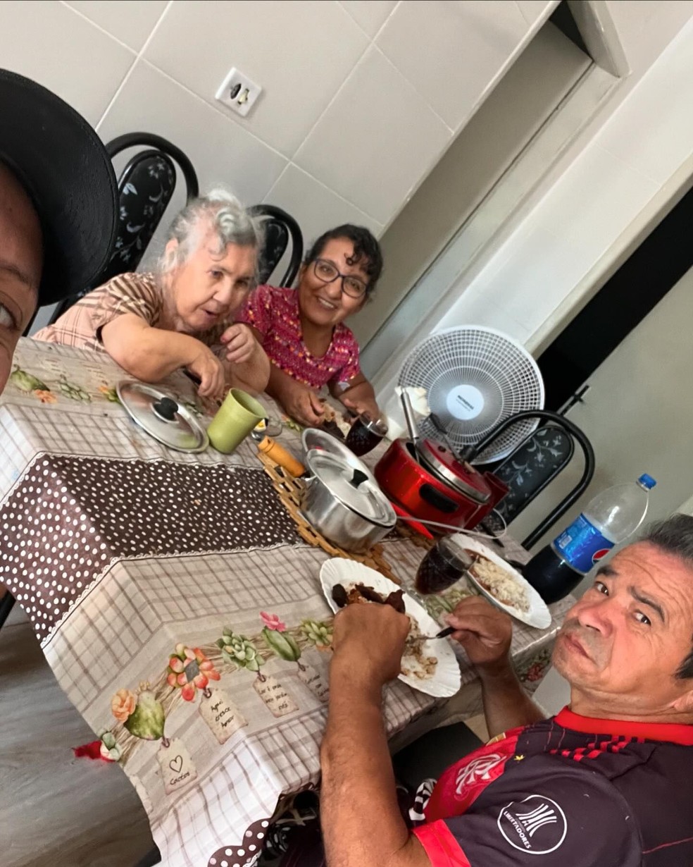 Tokinho lamenta morte do 'paidrasto': 'Foi um paizão. Descanse, minha vida'