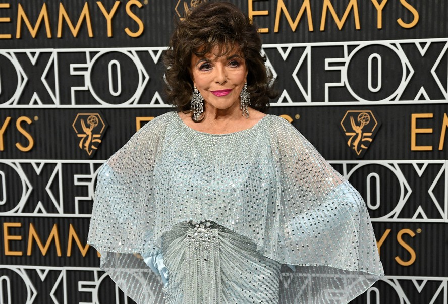 Aos 90 anos, Joan Collins dá show de elegância e vai com o marido ao Emmy