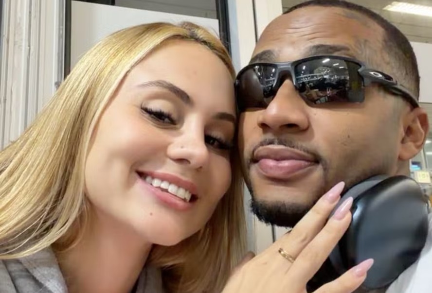 Rapper Orochi anuncia fim do namoro com Lara Jucá