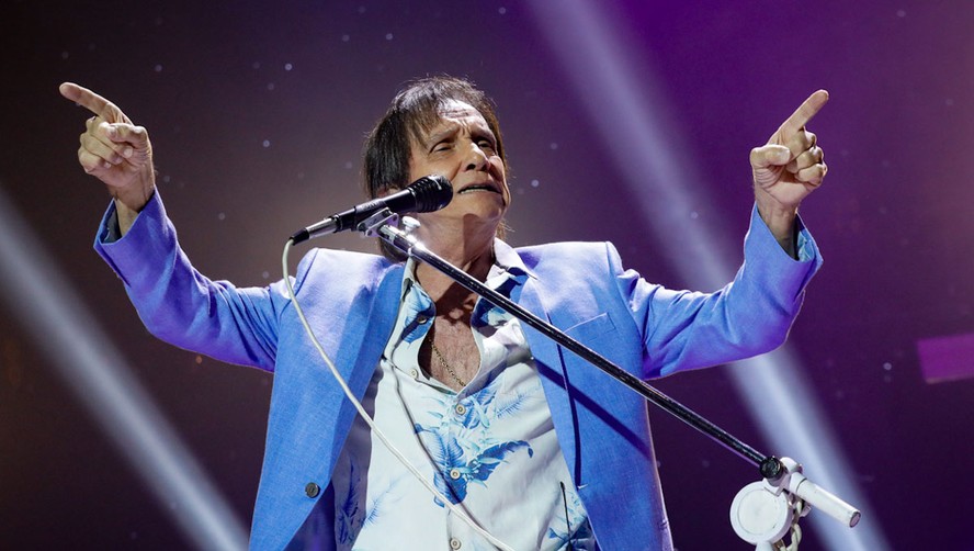 Roberto Carlos sobe ao palco no Rio de Janeiro com famosos na plateia ...