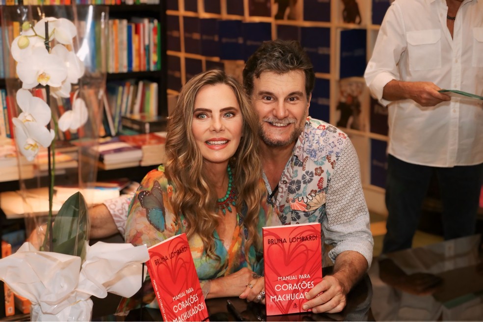 Bruna Lombardi recebe Carlos Alberto Riccelli, Malu Mader e mais ...