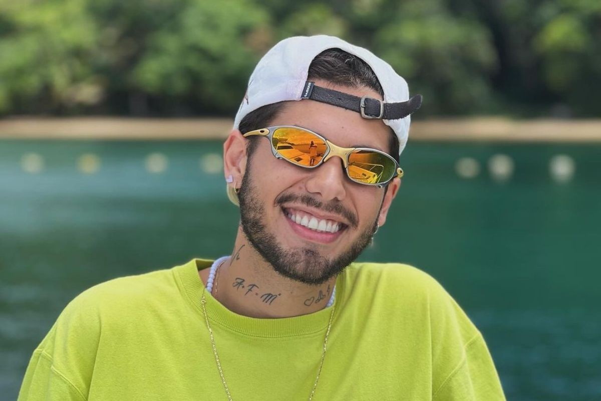 Zé Felipe renova o visual e ganha aprovação de Virgínia; veja resultado