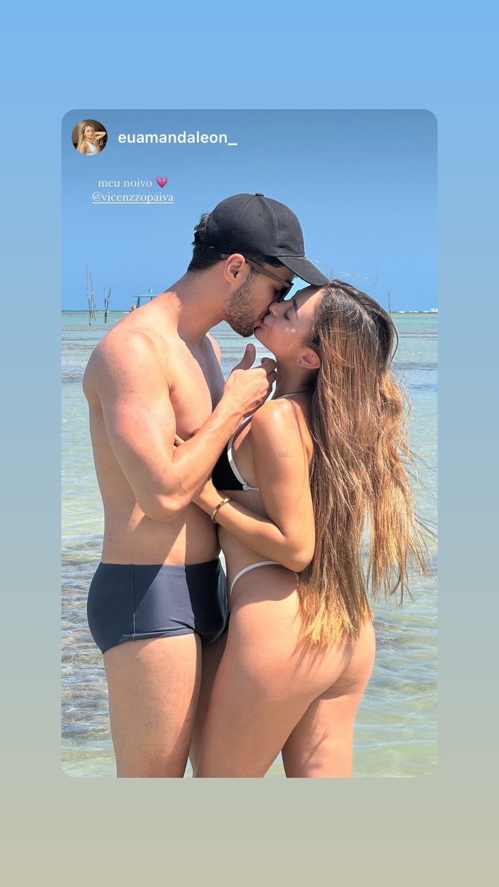 Musa do OnlyFans que vende água do banho para pagar noivado é pedida em casamento