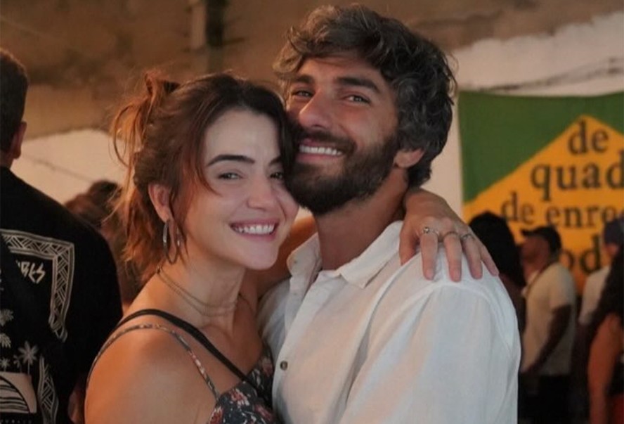 Hugo Moura posa coladinho com a namorada, Maria Clara Senra